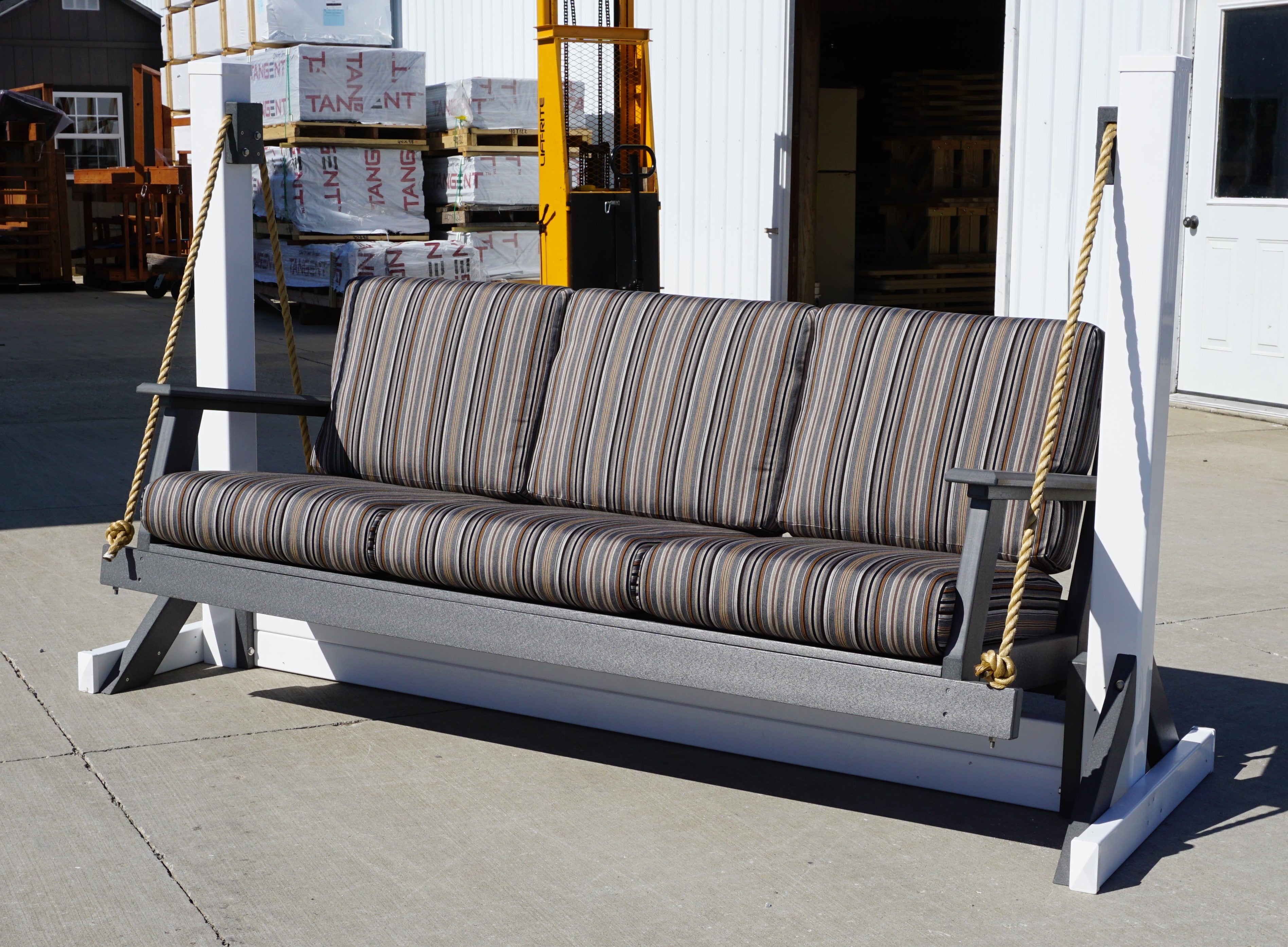 QW Amish Vinyl Frame & Sofa Rope Swing – Quality Woods Furniture